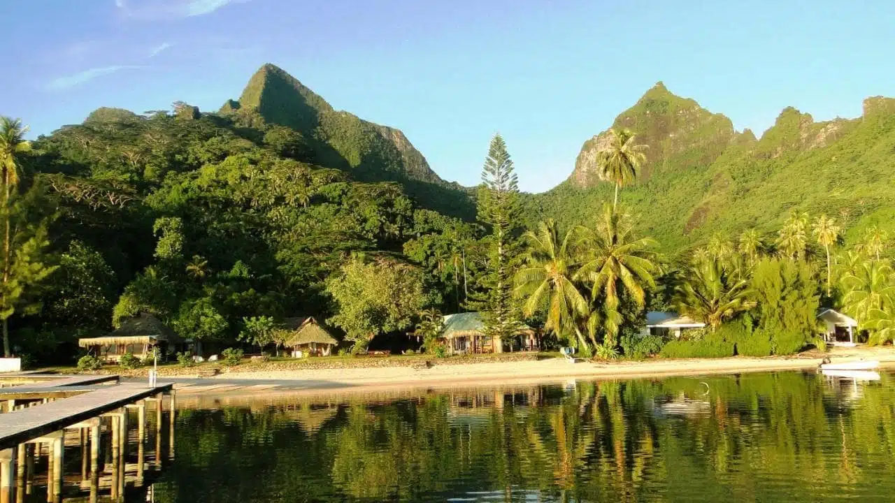 9 Best Moorea Overwater Bungalows + TIPS (2024 Update)