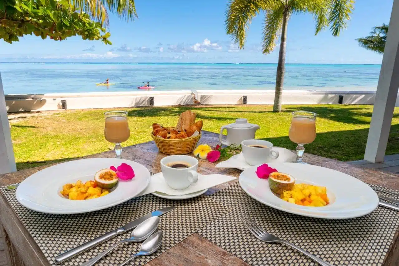 9 Best Moorea Overwater Bungalows + TIPS (2024 Update)