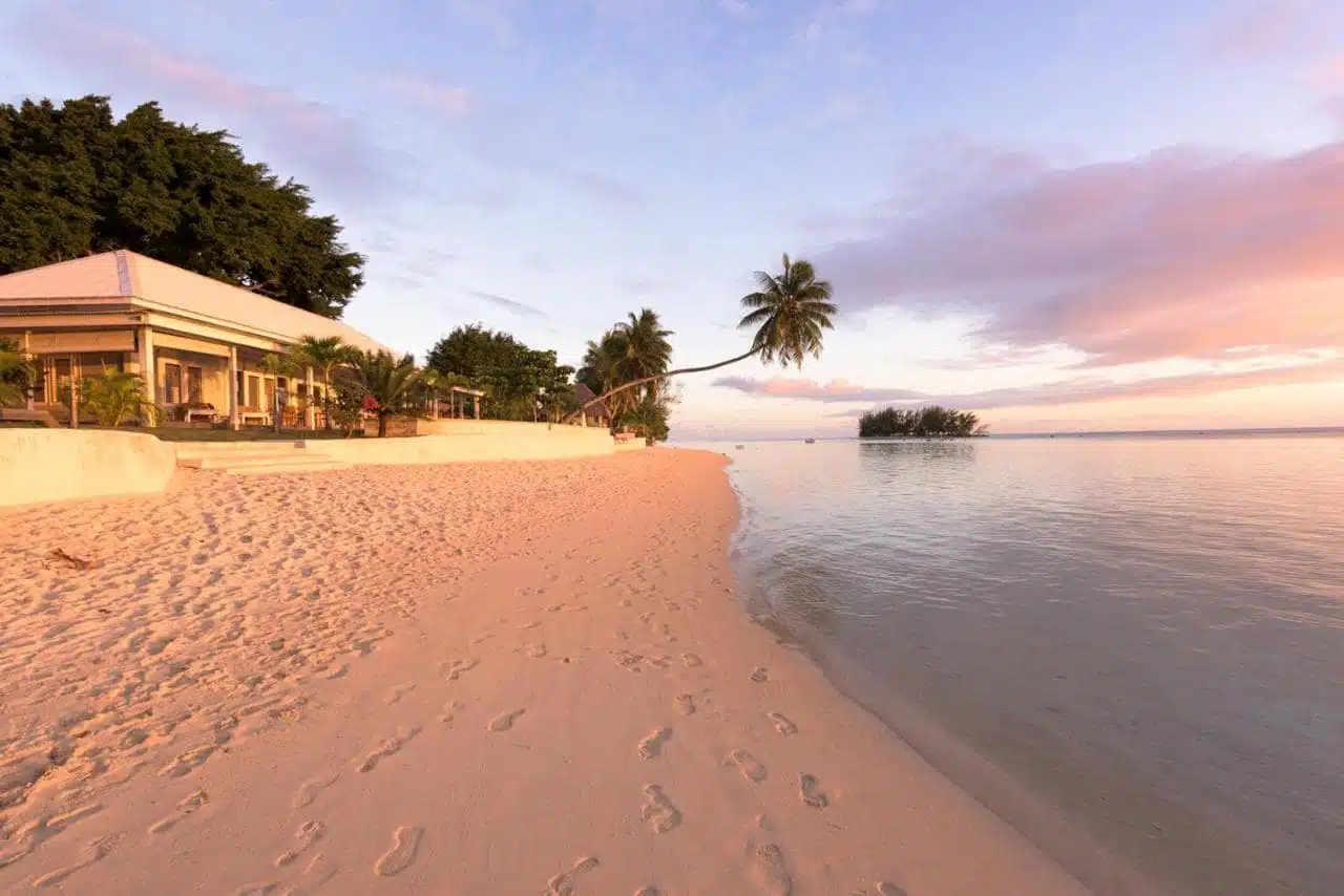 9 Best Moorea Overwater Bungalows + TIPS (2024 Update)